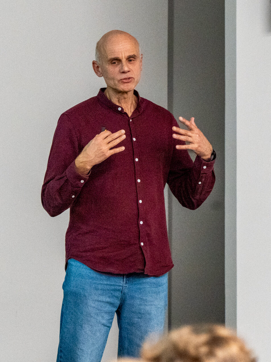 Nobel Prize in Physics 2025: colloQUTE Lecture by Miroslav Grajcar ...